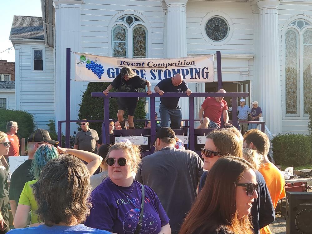 Grape Stomping Opens Silver Creek Festival of Grapes | Chautauqua Today